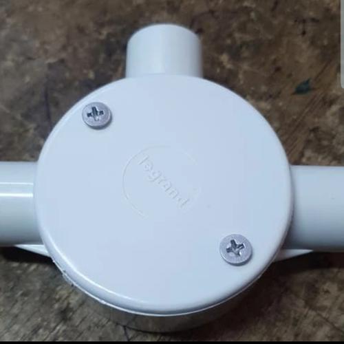 Jual T DUS T-DUS PIPA LISTRIK CONDUIT PVC 20 mm 20mm LEGRAND - CABANG 4 ...