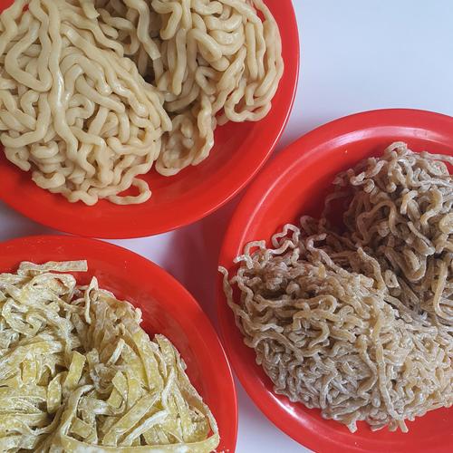 Jual Bakmi Tiga Marga Fresh (kecil, lebar, karet) 10pcs / 1kg - MIE ...