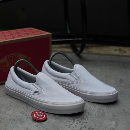 Jual Sepatu Vans Slip On For Men & Women Full White - 37 - Jakarta ...