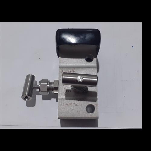 Jual 2 way Instrument Manifold, 1/2 in. Female NPT- Swagelok Ss-V2BF8 ...