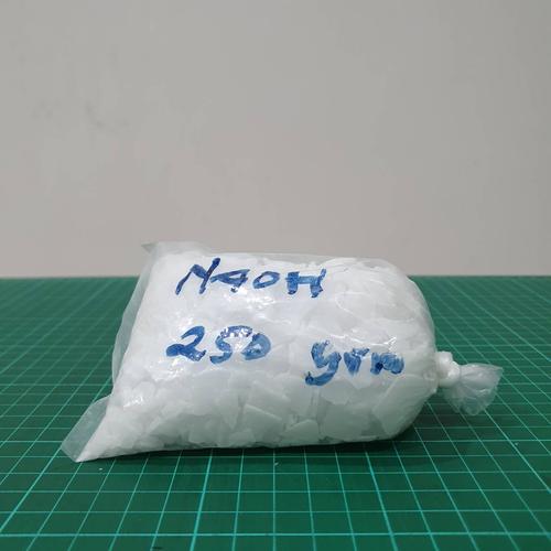 Jual Soda Api / NaOH / Caustic Soda Bentuk Flake - 250 g - Kota ...