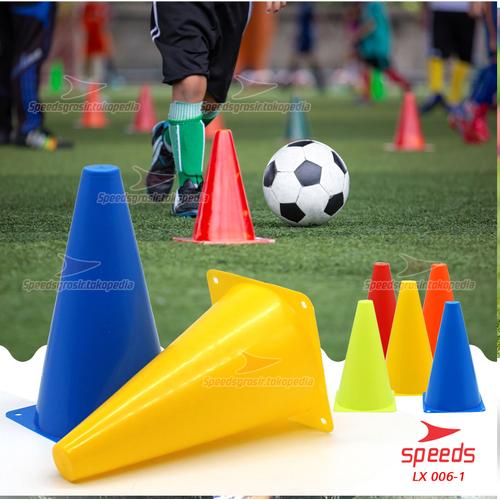 Promo Cone Krucut Pembatas Jalan Latihan Sepak Bola Outdoor 23CM 006-1 ...