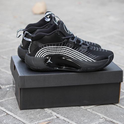 Jual Sneakers Pria Jordan Jumpman 2021 triple black - Kab. Tangerang ...