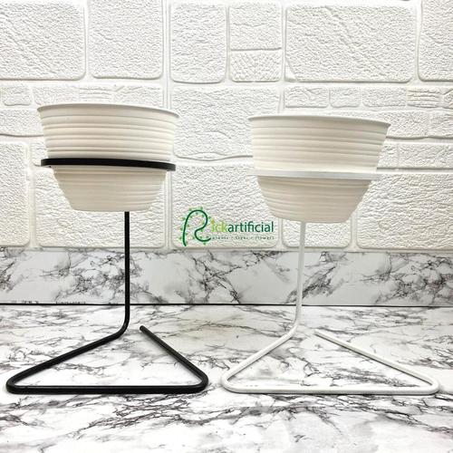 Jual Standing Pot Besi Tanaman Segitiga T30 Pot Tawon D21 Tanaman ...