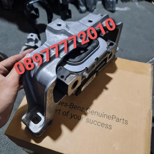 Jual Engine Mounting DEPAN RH bawah MB Cla A GLA-CLASS A2462402517 ...