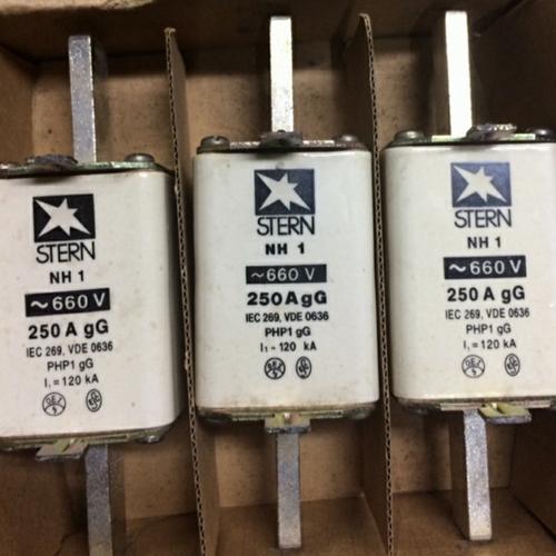 Jual NH FUSE STERN 250A NH 1 + Dudukan - NH Fuse 250A - Jakarta Pusat ...