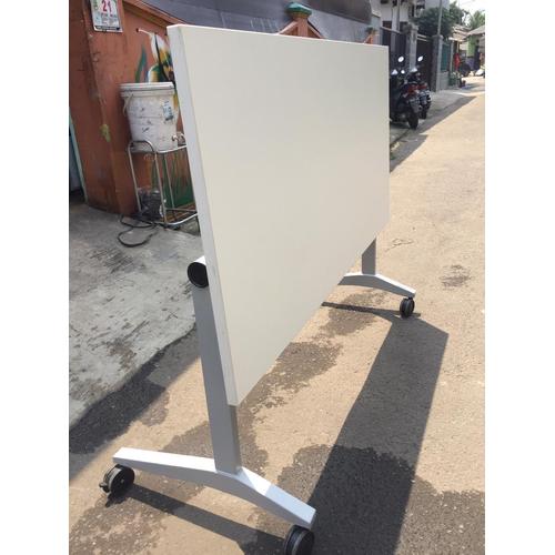 Jual 1 meja lipat, 4 kursi staff hitam, 1 kursi indovickers, meja besi ...