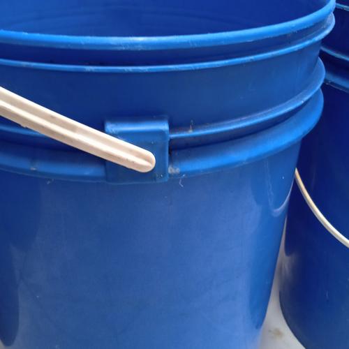 Jual Ember Biru Bekas 25kg ember bekas cat 25kg / 20 Liter Lengkap ...