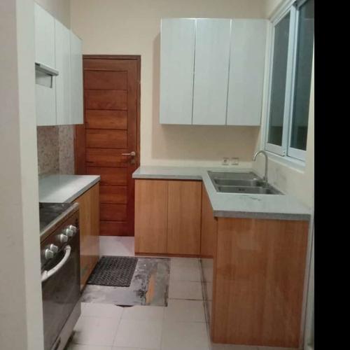 Jual kitchen set minimalis ukuran 150 dan 150 kayu hpl tanpa handle ...