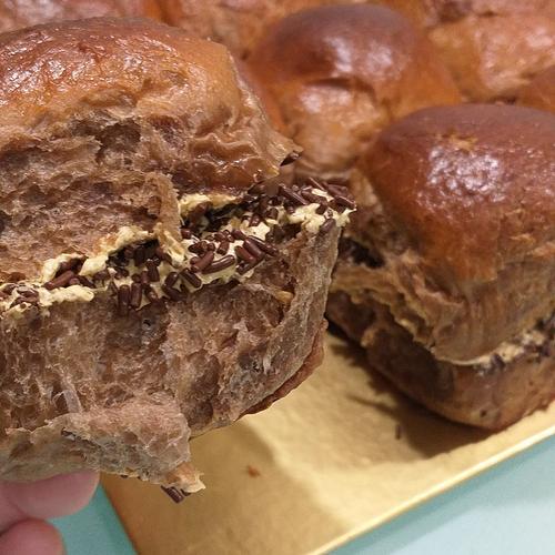 Jual Roti Kasur / Roti Bantal Coklat Buttercream Mesis - Jakarta Barat ...