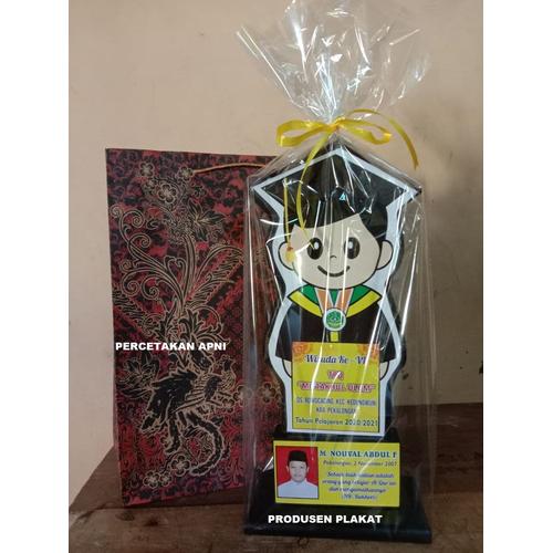 Jual Vandel Plakat Kayu Berkualitas untuk Wisuda anak sekolah Gratis ...