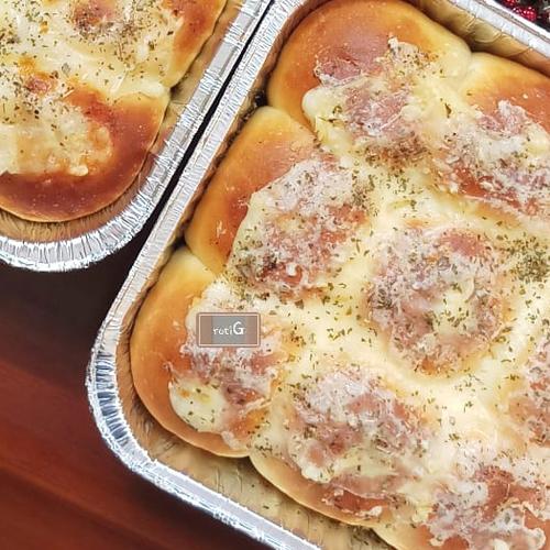 Jual Roti sobek garlic rotiG, isi 9 (garlic cheese smoked beef) - Kota ...