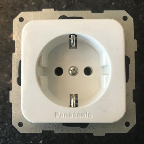 Jual Panasonic WEJ1121-7 Mata Stop Kontak CP With Grounding Wide Series ...