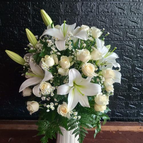 Jual bunga vas meja makan untuk di rumah lili mix rose bykado ultah dll ...