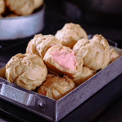 Jual Kue soes/kue sus/cream puff (12pcs) - STRAWBERRY - Kota Tangerang ...