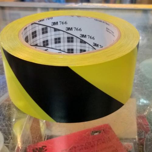 Jual 3M isolasi vinyl 766 floor marking -3M lakban lantai kuning hitam 2inc - Jakarta Barat ...