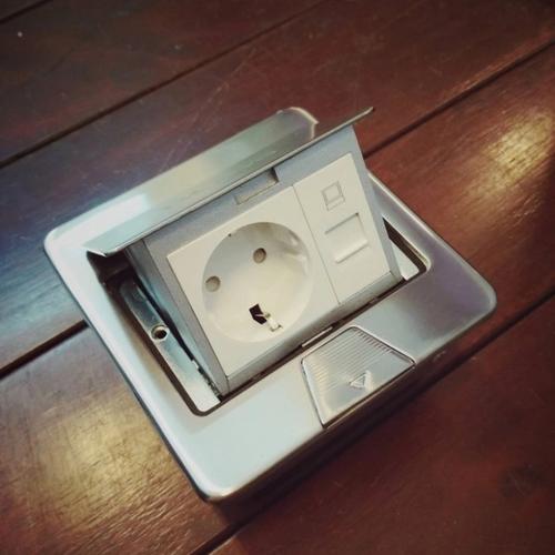 Jual Boss / Stop kontak Lantai /stop kontak + data cat 5 - Jakarta ...