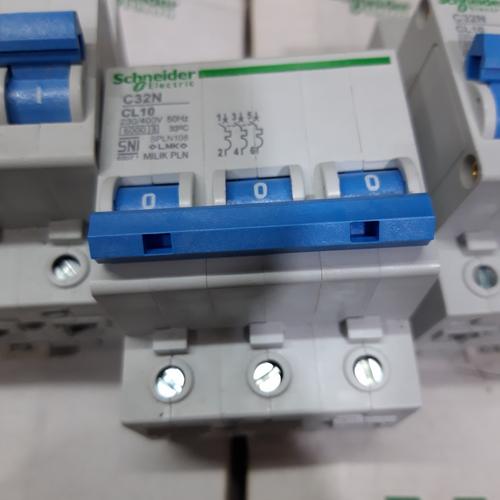 Jual Mcb PLN C32N 3P 10A Schneider CL10 - Kota Bandung - jaya bersama elektrik | Tokopedia