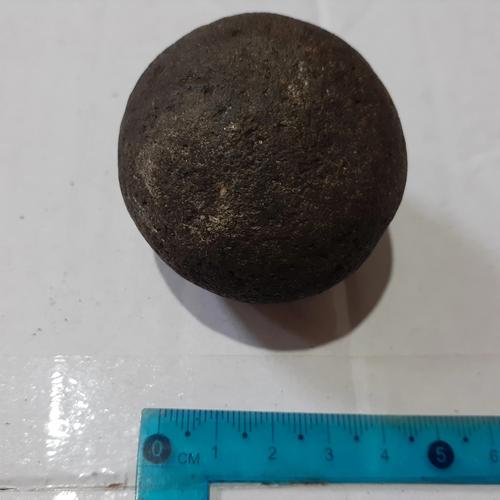 Jual batu bulat hitam gelu temuan sungai u/hiasan meja /koleksi - Kab ...