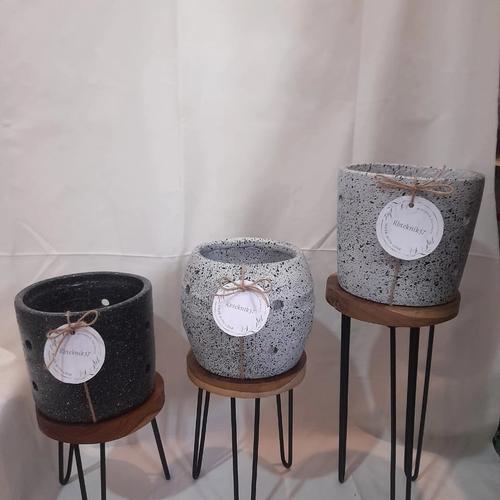 Jual standing pot/standing pot besi/standing pot kayu/pot tanaman ...
