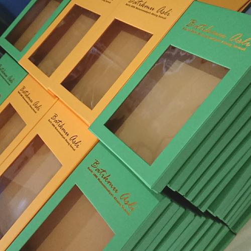 Jual Box Packaging Batik pakai jendela mika bisa custom warna dan logo ...