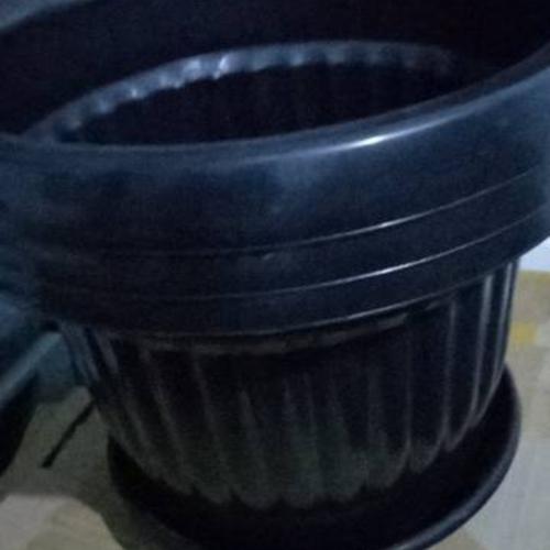 Jual Pot bunga dan tanaman hias Merk NKH Hitam 55 Dan tatakan Bawah ...