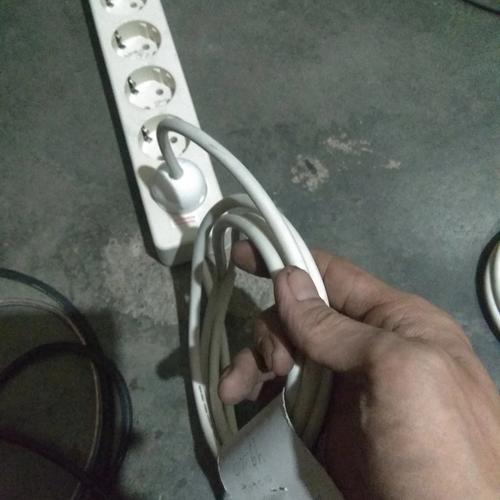 Jual uticon extension ekstension 6 lobang lubang rakitan jadi kabel ...