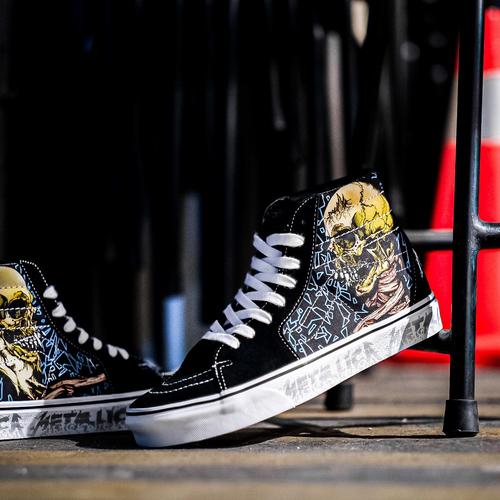 Jual Vans Sk8-Hi Metallica Push Head Black White - Hitam, 40 - Kota ...