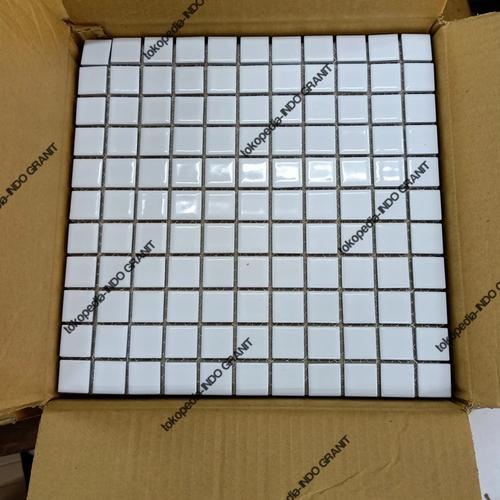 Jual Keramik Mozaik Mosaic Kotak Putih Glossy 2,5cm Square 30x30 - Kota ...