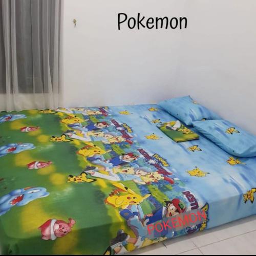 Jual Sprei/Spray/Seprai/Sepray Motif Kartun Pokemon - kertas kado ...