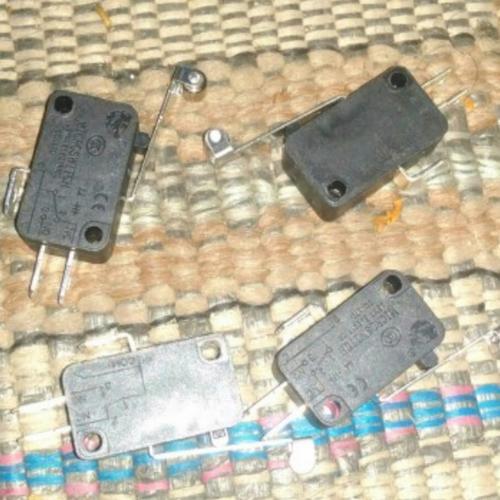 Jual micro/limit switch plat panjang+roda=omron v 156 1c25 roller saklar - Jakarta Barat - PCM ...