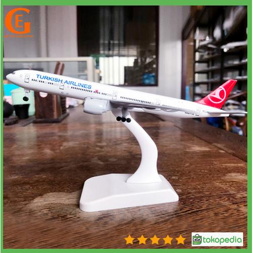 Jual Miniatur Model Pesawat Terbang Turki Boeing 777 Model Metal 20CM ...