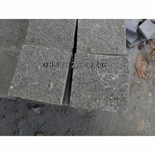 Jual Batu Andesit Hitam Bakar 10x10x2 - Kab. Tulungagung - KARYA STONE ...