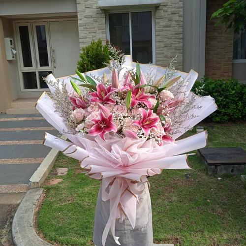 Jual Bouquet Lily Rose Eternal Love Bunga Segar untuk Ulang Tahun dan ...
