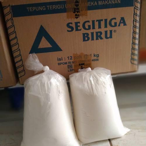 Jual tepung terigu segitiga biru kemasan kiloan - 250 gram - Kota ...