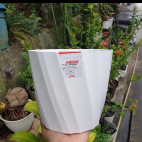 Jual Pot Bunga Tabitha Prisma Twist 20&25 Hitam Putih - Hitam, prisma 20 - Kota Bekasi ...
