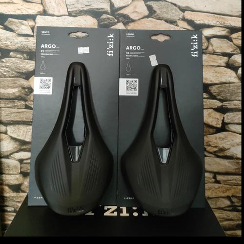 Jual Fizik - Saddle Vento Argo R1 Carbon Black - 150 mm - Kota Denpasar ...