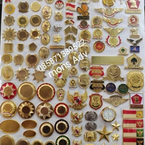 Jual pin costum beraneka model dengan belakang pakai magnet dan peniti ...