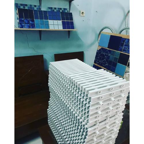 Jual Grill Gutter Kolam Renang Warna PUTIH Lebar 30cm Merk Italy 3 Kaki ...