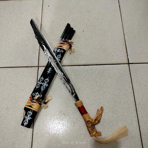 Jual mandau senjata khas dayak. mandau souvenir mandau etnhik ukir naga ...
