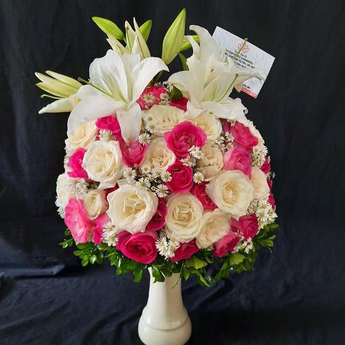 Jual vas bunga keramik putih isi bunga mawar dan lily - Jakarta Selatan ...