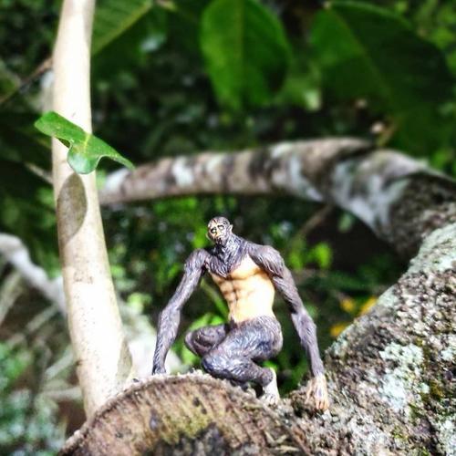 Jual Real Figure Beast Titan Ape Titan Kemono Kyojin Attack On Titan ...