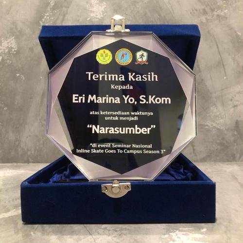 Jual PLAKAT TROPHY PIALA PLAKAT WISUDA PLAKAT AKRILIK - Jakarta Barat ...