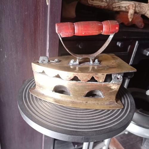 Jual Setrika Arang Kuningan dengan Handle Kayu Lawas Antik Jadul Tua ...