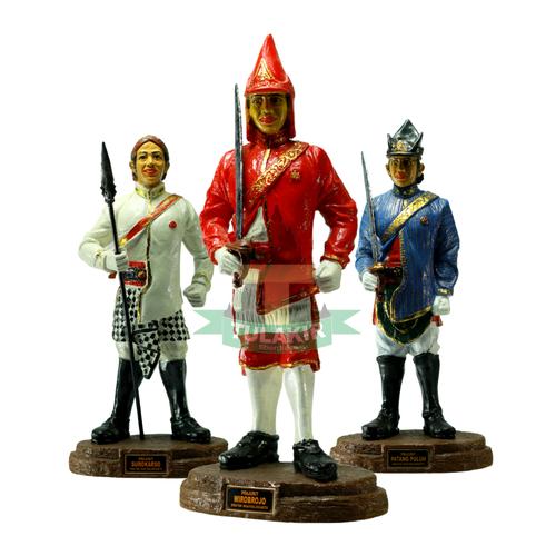 Jual Miniatur Patung Prajurit Wirobrojo Kraton Jogja Tulakir Fiberglass ...