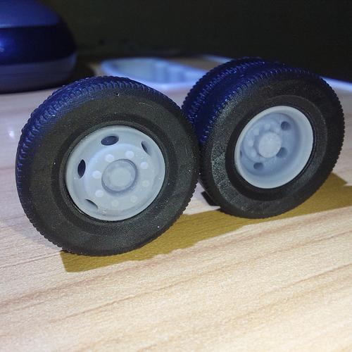 Jual ban / roda miniatur bus HINO skala 1:50 - 2axle, velg ban - Kab ...
