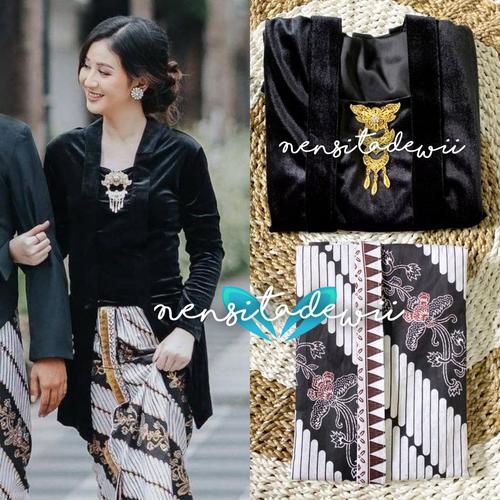 Jual [1 SET] Kebaya Body Panjang + Jarik Instan / Motif Lereng Kembang ...