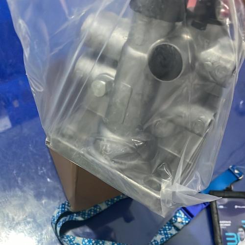 Jual Head Fuel Filter with Hand Pump Volvo TAD760VE Kalmar DCF330-12 ...