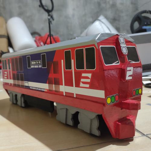 Jual LOKOMOTIF KERETA BB304 ERA 1940-2007 MINIATUR KERETA API KAYU ...