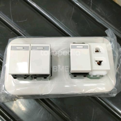 Jual Panasonic Saklar 3 gang Triple + stop kontak Universal Wide Series ...